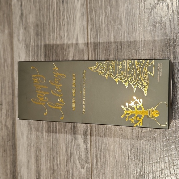 happy holidays | Accents | Nwt Happy Holidays Merry Bright Holiday ...
